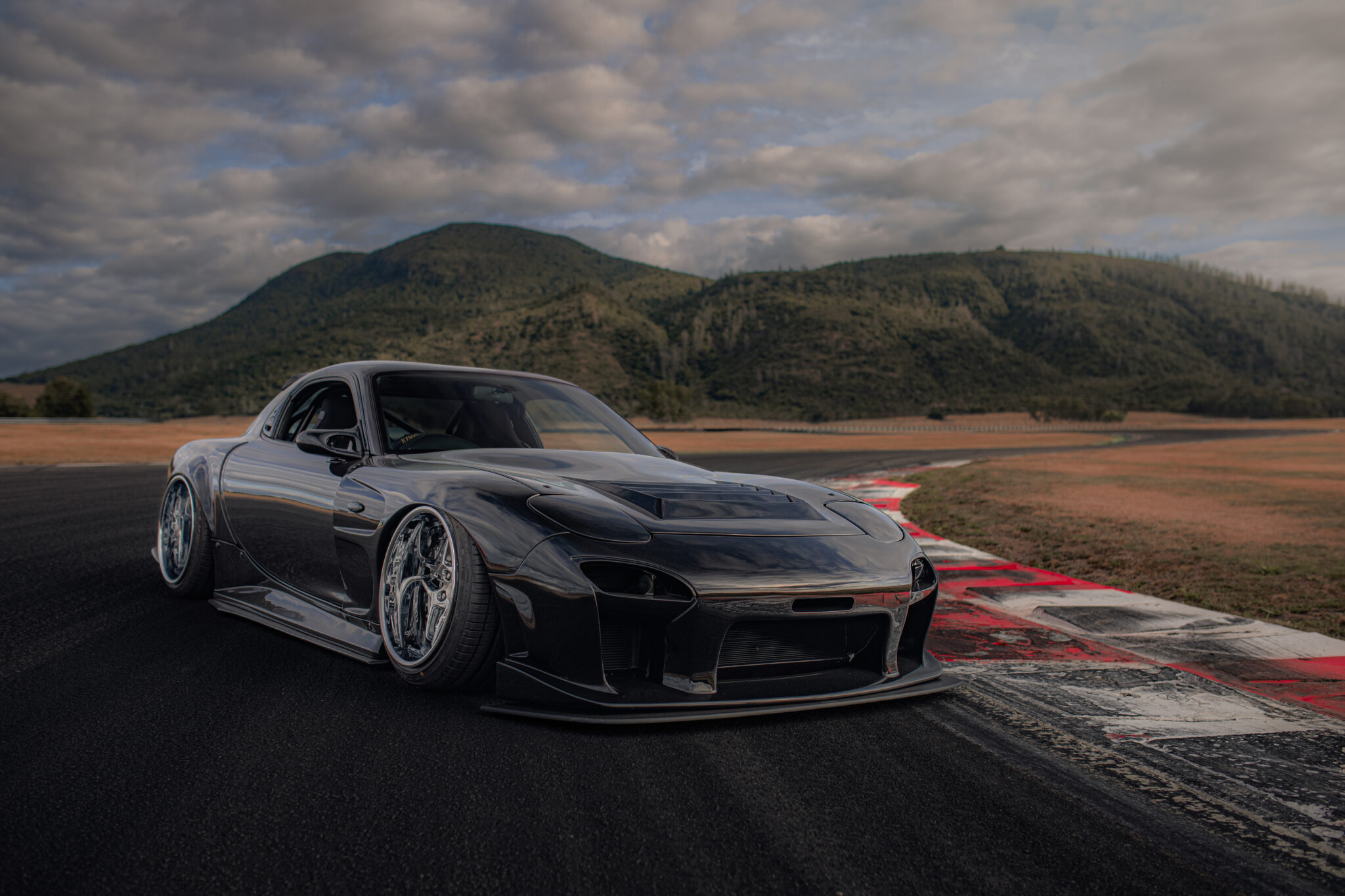 Focus on the Finest - Bagged and Blitzed RX-7 | NZ Performance Car
